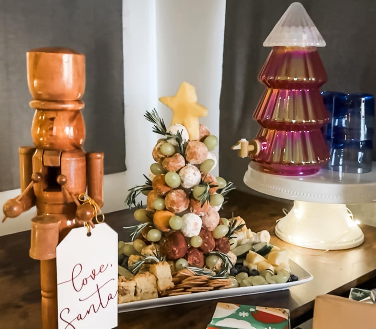 Donut Christmas Tree Breakfast (Easy Christmas Morning Idea) - That ...